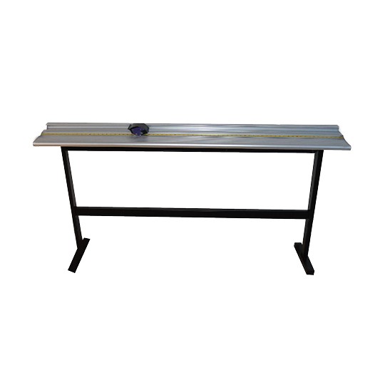 CN | TABLE DE COUPE EN ALUMINIUM ET ACIER SUR ROULETTES À FREINS